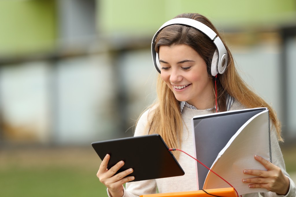 How to Use Technology for Language Learning - Best Ways to Learn a New ...